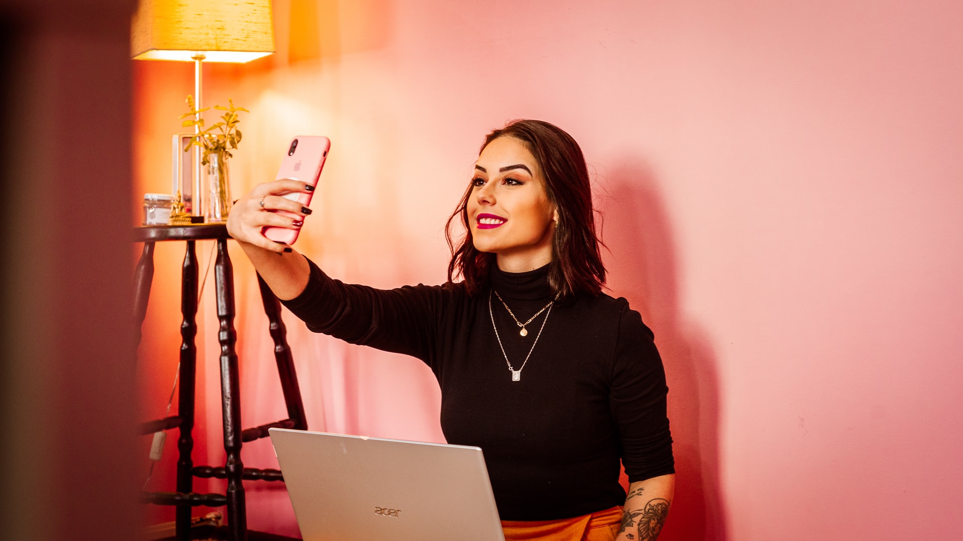 5 Best Types of Photos to Add to Your Model Profile Page